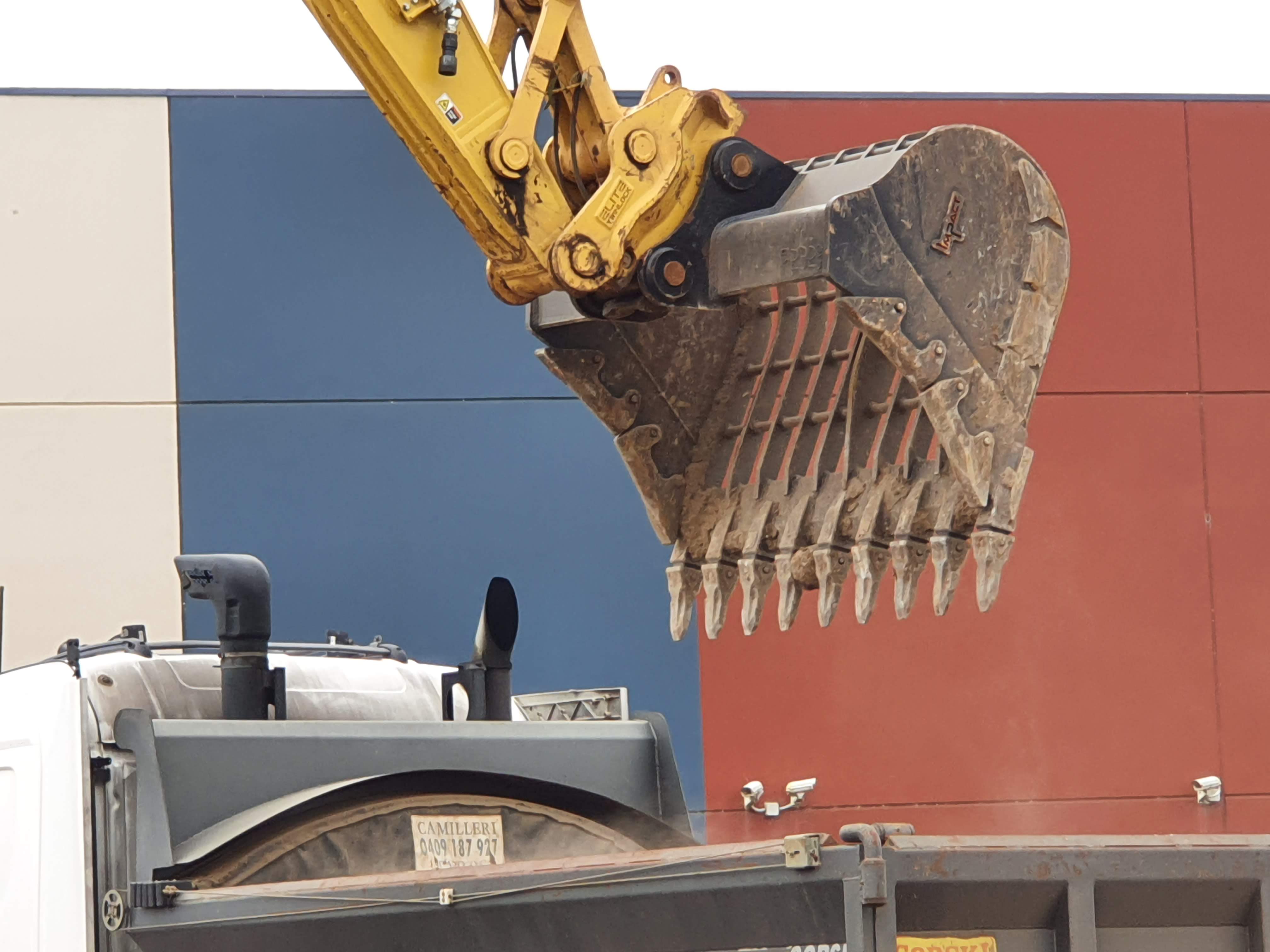 1900mm sieve bucket 30-35T excavator – Impact Attachments