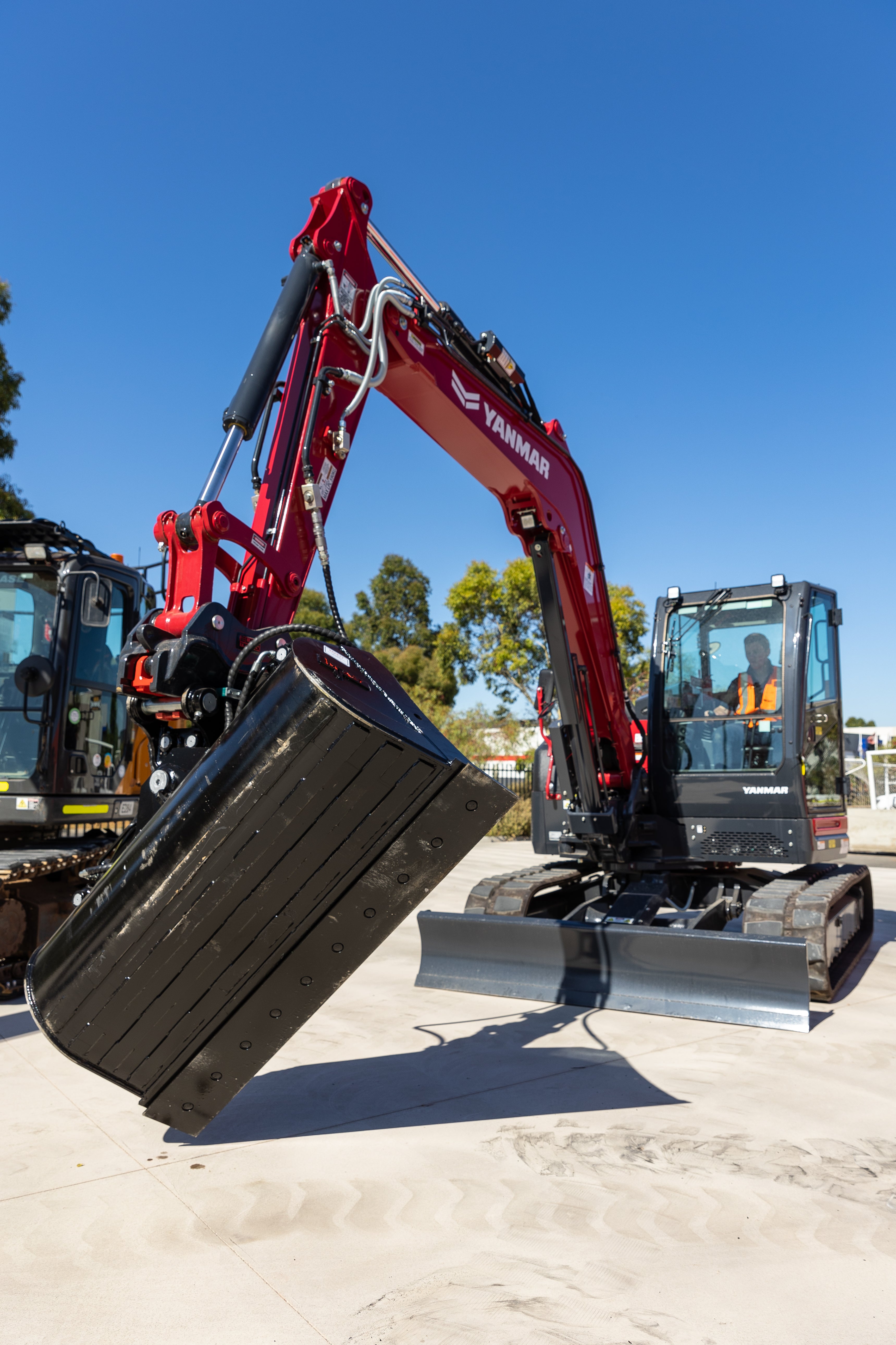 Tilt Buckets – Impact Attachments